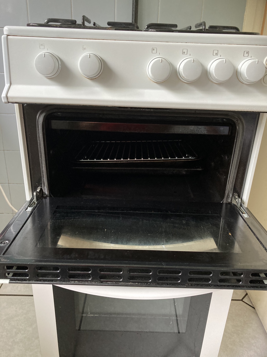 LOGIK Free standing twin cavity gas cooker | Karrot