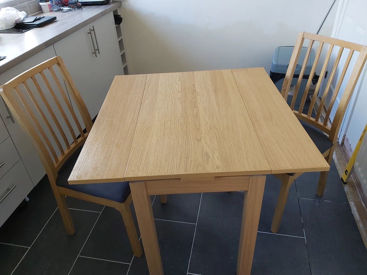 Ikea extendable dining table and 3 chairs | Karrot
