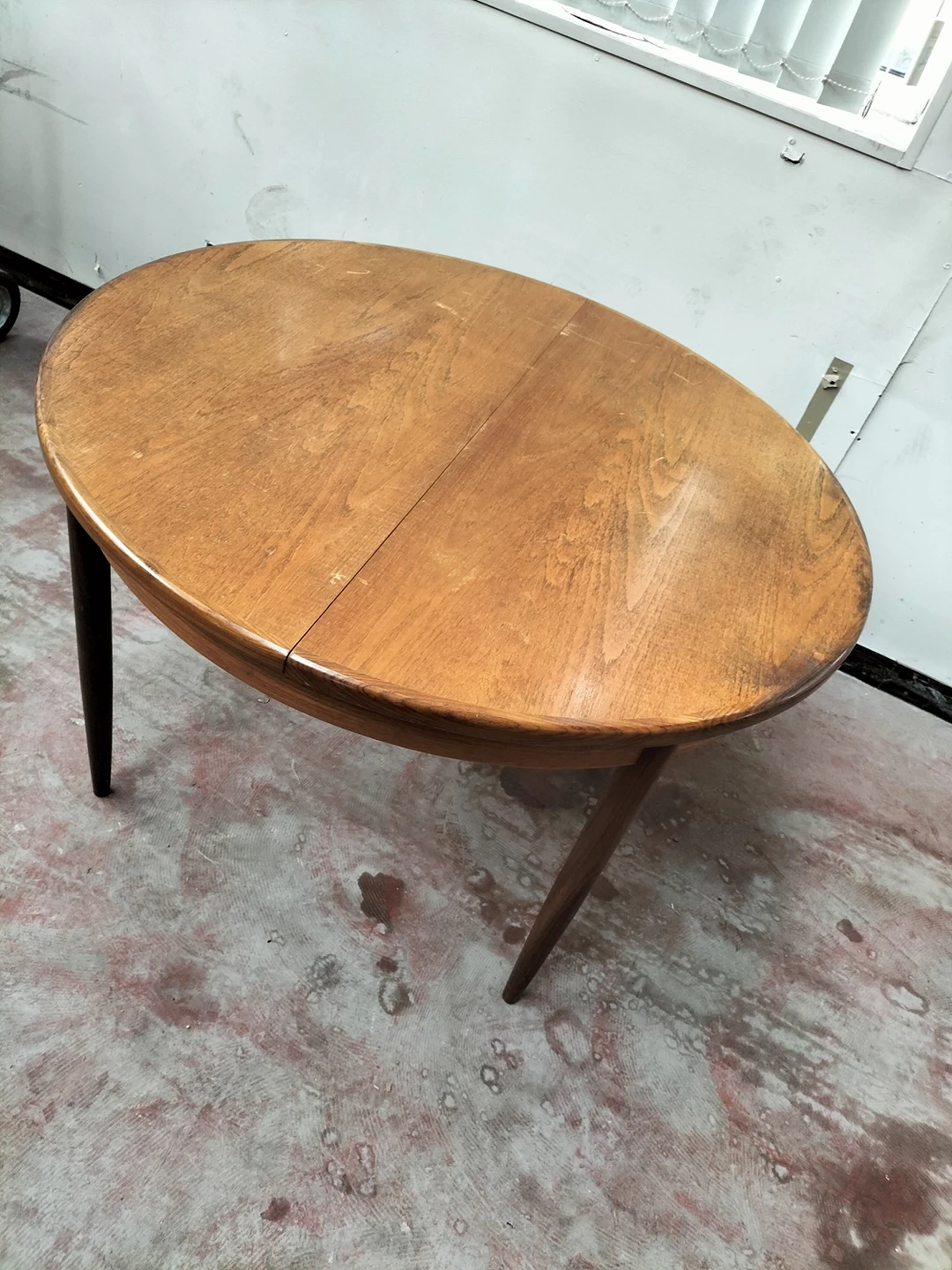 G plan Teak round circular extendable dining table | Karrot