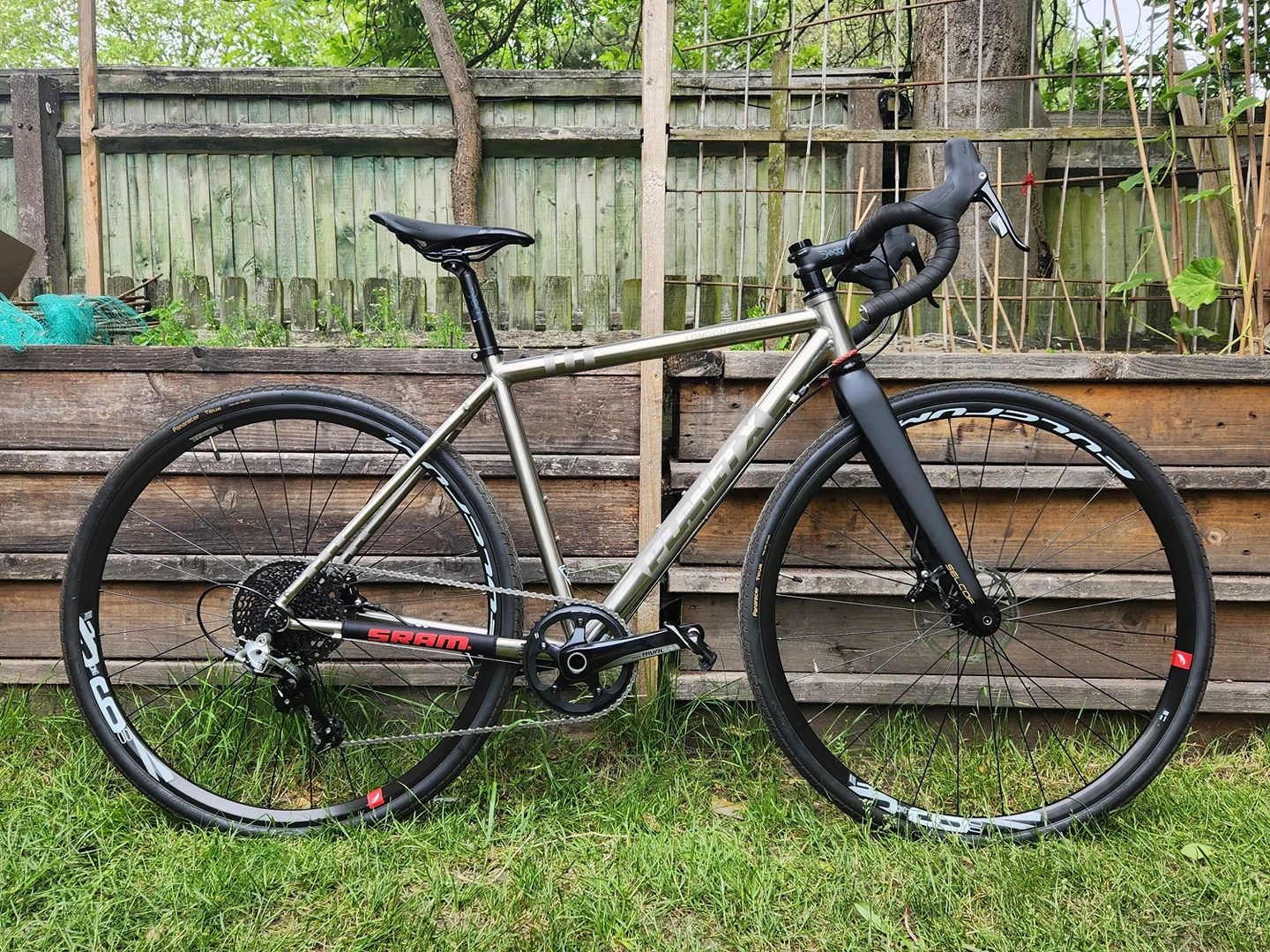 TITANIUM PLANET X LONDON ROAD Ti | SRAM RIVAL 1x11 GRAVEL BIKE | Karrot