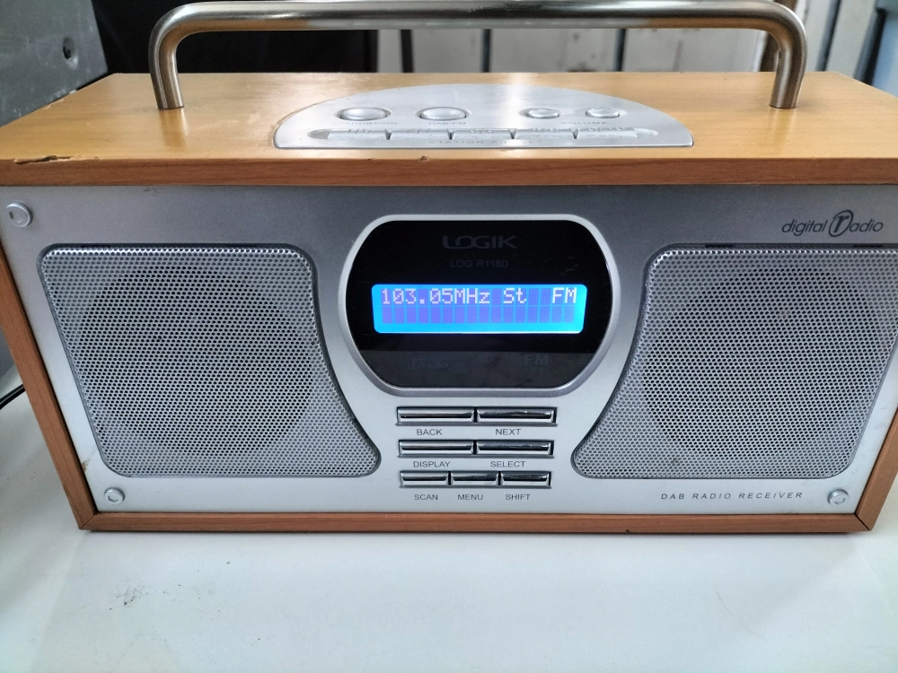 LOGIK DAB DIGITAL RADIO RECIEVER LOGR118D | Karrot LOGIK DAB DIGITAL RADIO RECIEVER LOGR118D | Karrot