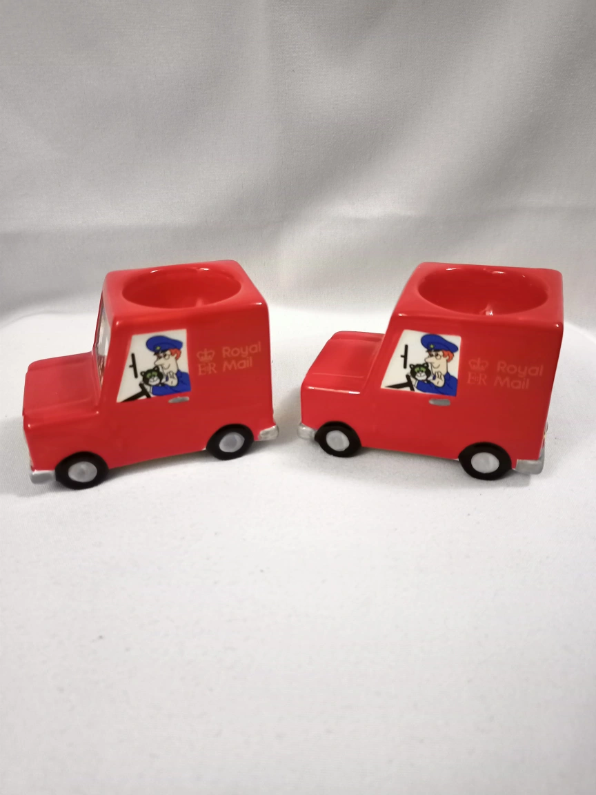 PAIR OF POSTMAN PAT VAN EGG CUPS. | Karrot