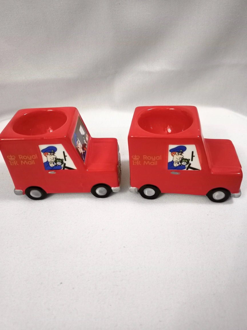 PAIR OF POSTMAN PAT VAN EGG CUPS. | Karrot